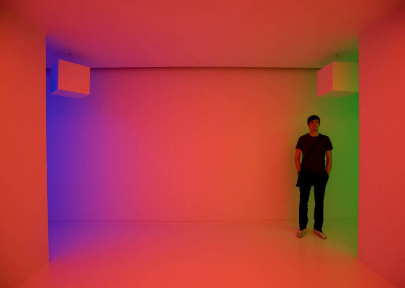 Chromosaturation: Interactive Art Installations by Carlos Cruz-Diez ...