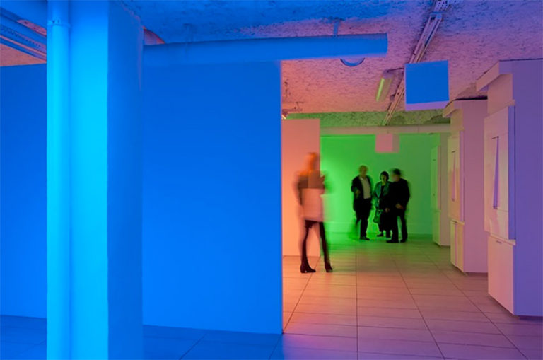 Chromosaturation: Interactive Art Installations by Carlos Cruz-Diez ...