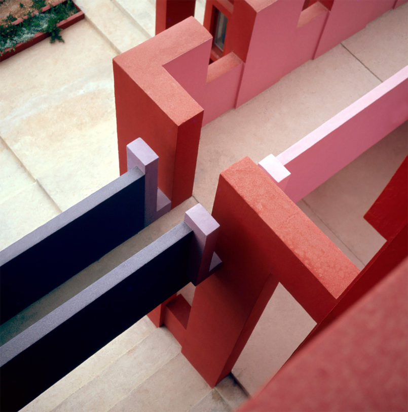 The Red Wall: Housing Project by Ricardo Bofill | Daily design ...