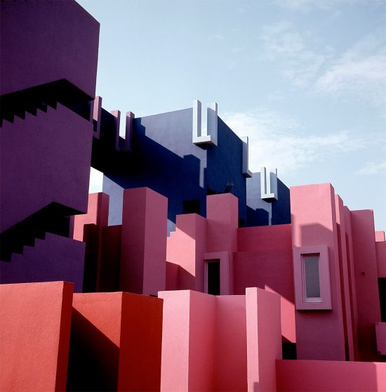 The Red Wall: Housing Project by Ricardo Bofill | Daily design ...