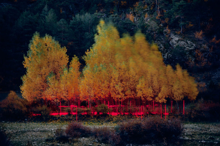 The Red Line: Photography Project by Nicolas Rivals | Daily design ...
