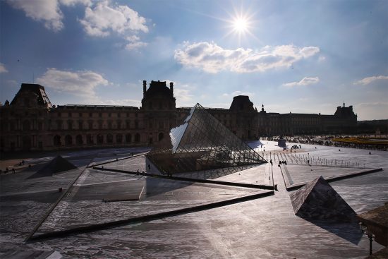 The Louvre Transformed: Large-Scale Optical Illusion by JR | Daily ...