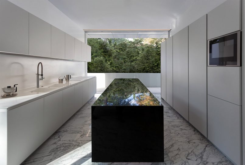 Aluminum House by Fran Silvestre Arquitectos | Daily design inspiration ...
