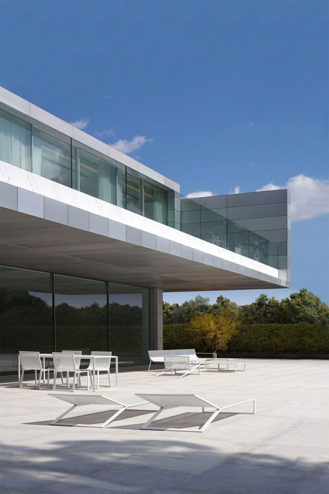 Aluminum House by Fran Silvestre Arquitectos | Daily design inspiration ...
