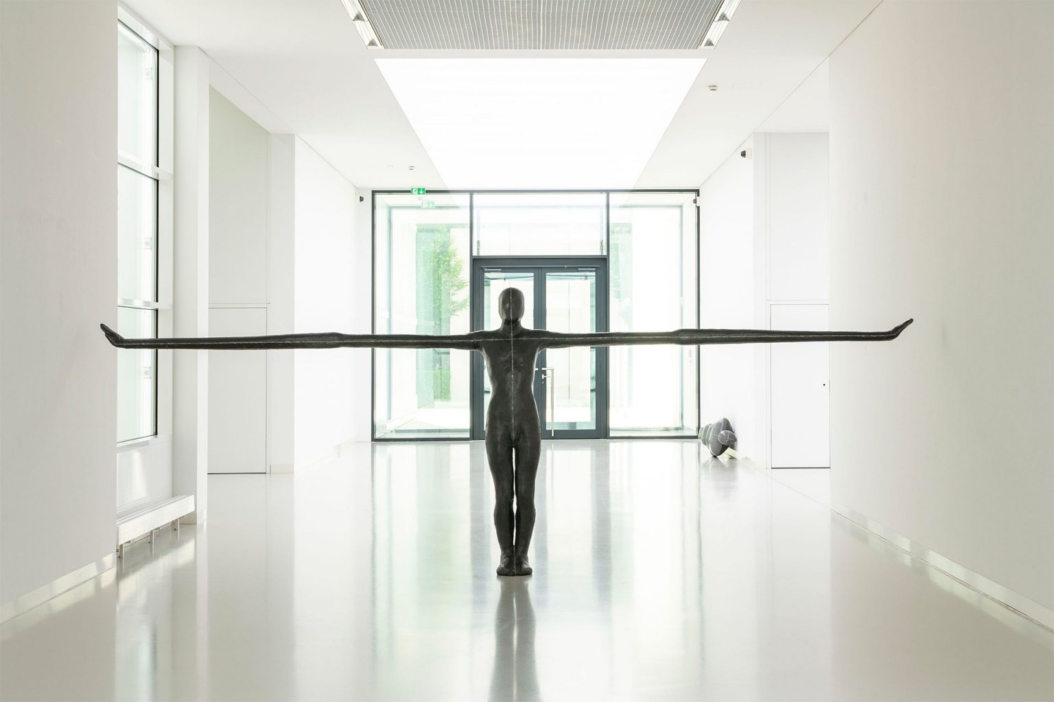 Thought-Provoking Figurative Sculptures by Antony Gormley | Daily ...