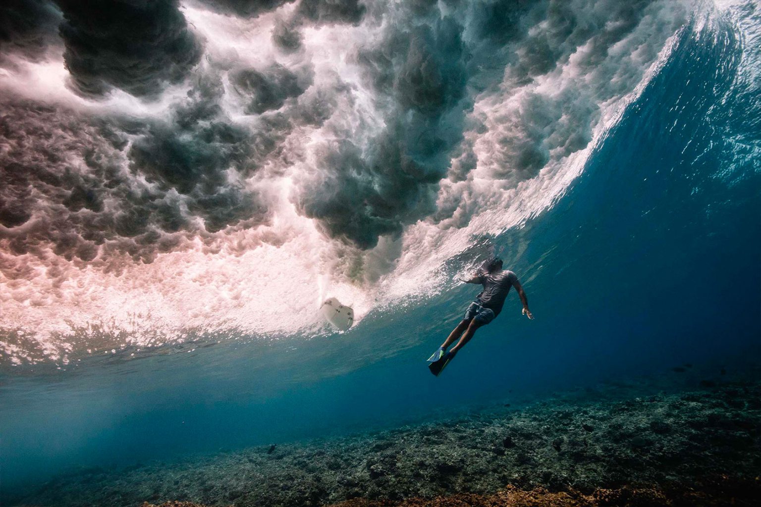 Below the Breaking Wave: Enthralling Photos by Matt Porteous | Daily ...