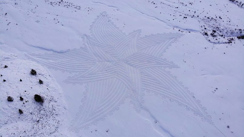 Large Scale Snow Artworks by Simon Beck | Daily design inspiration for ...