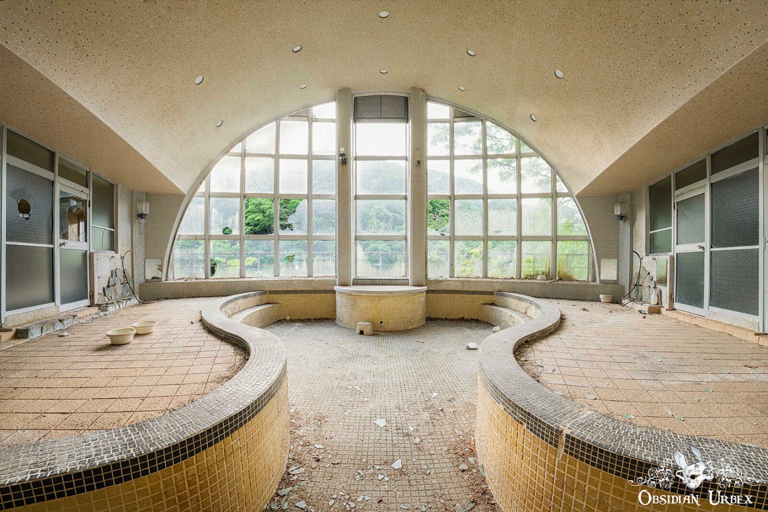 Neglected Elegance: Photos of Abandoned Places by Janine Pendleton ...