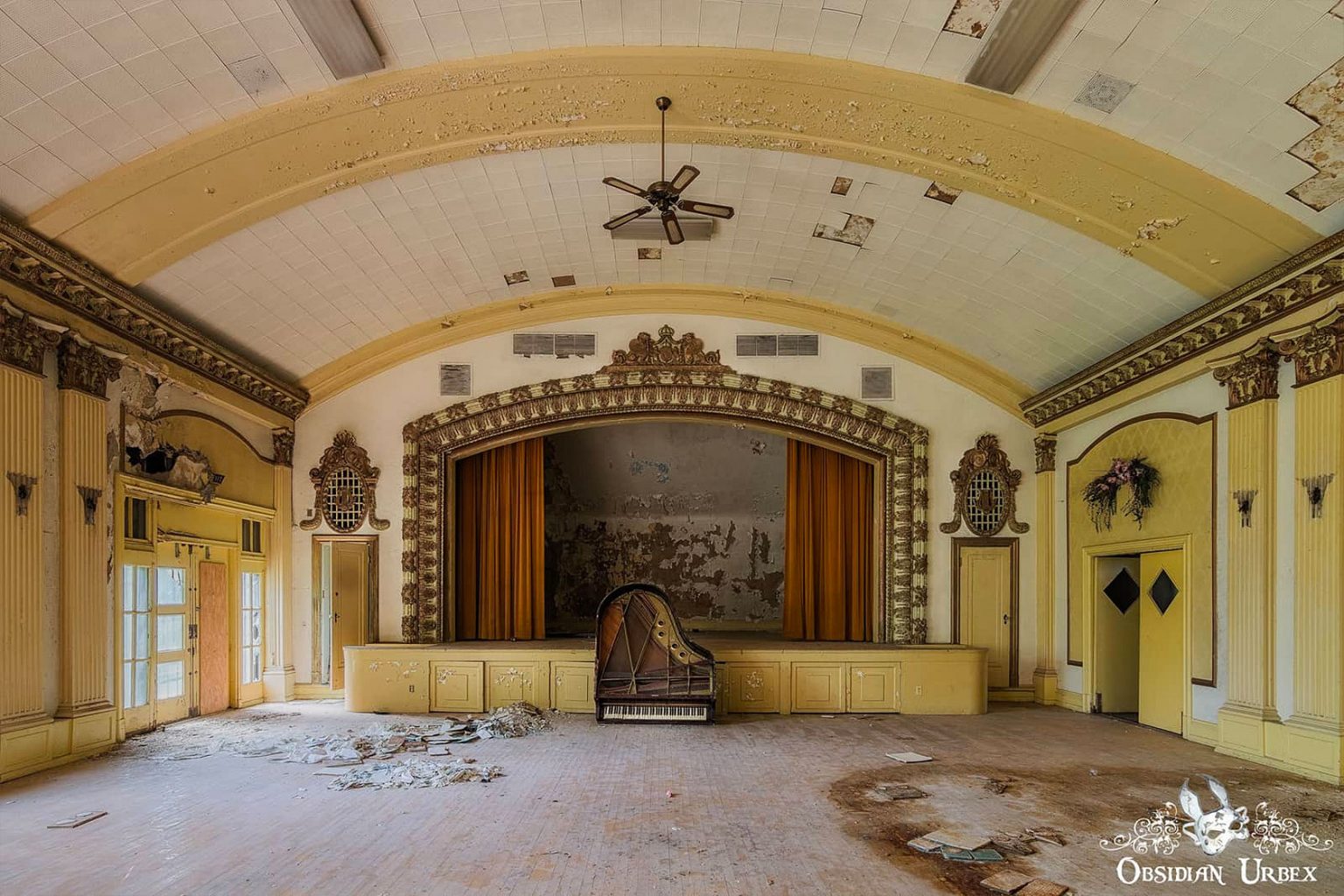 Neglected Elegance: Photos of Abandoned Places by Janine Pendleton ...