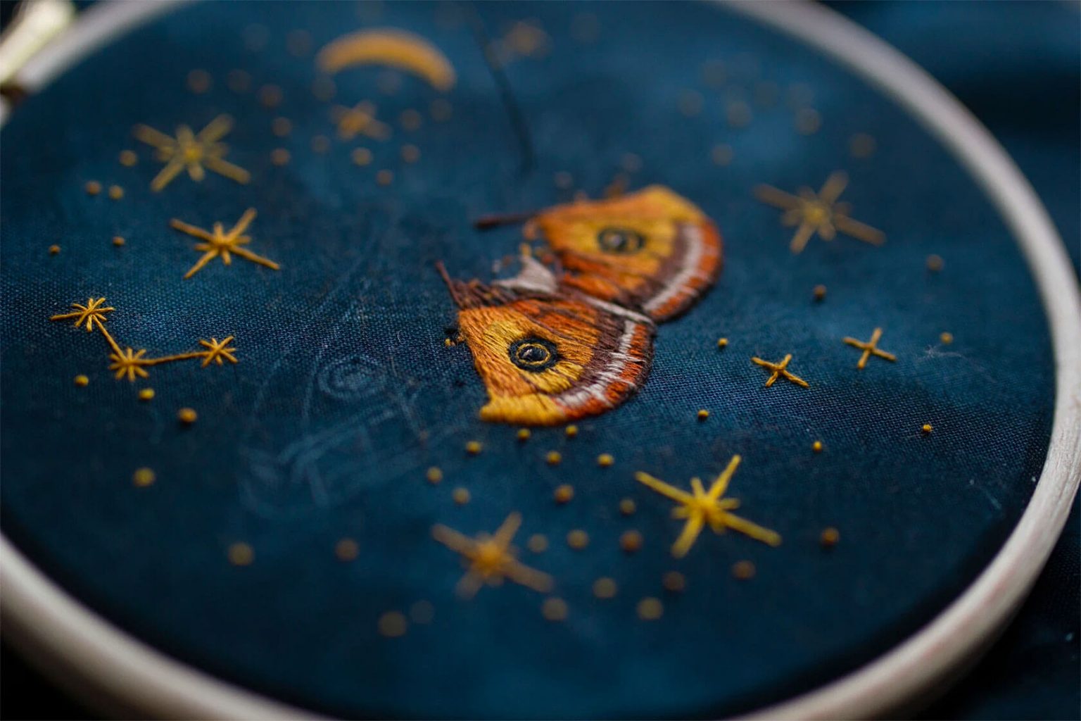 Realistic Flora & Fauna Embroidery by Emillie Ferris | Daily design ...