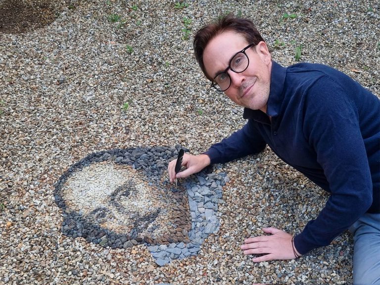 Pebble Picasso: Incredible Stone Mosaics by Justin Bateman | Daily ...