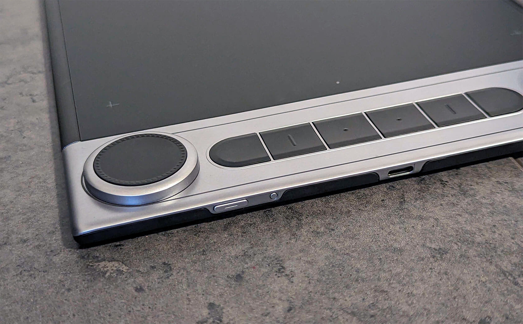 Huion Inspiroy Dial 2 Review: A Budget-Friendly Pen Tablet with Pro ...