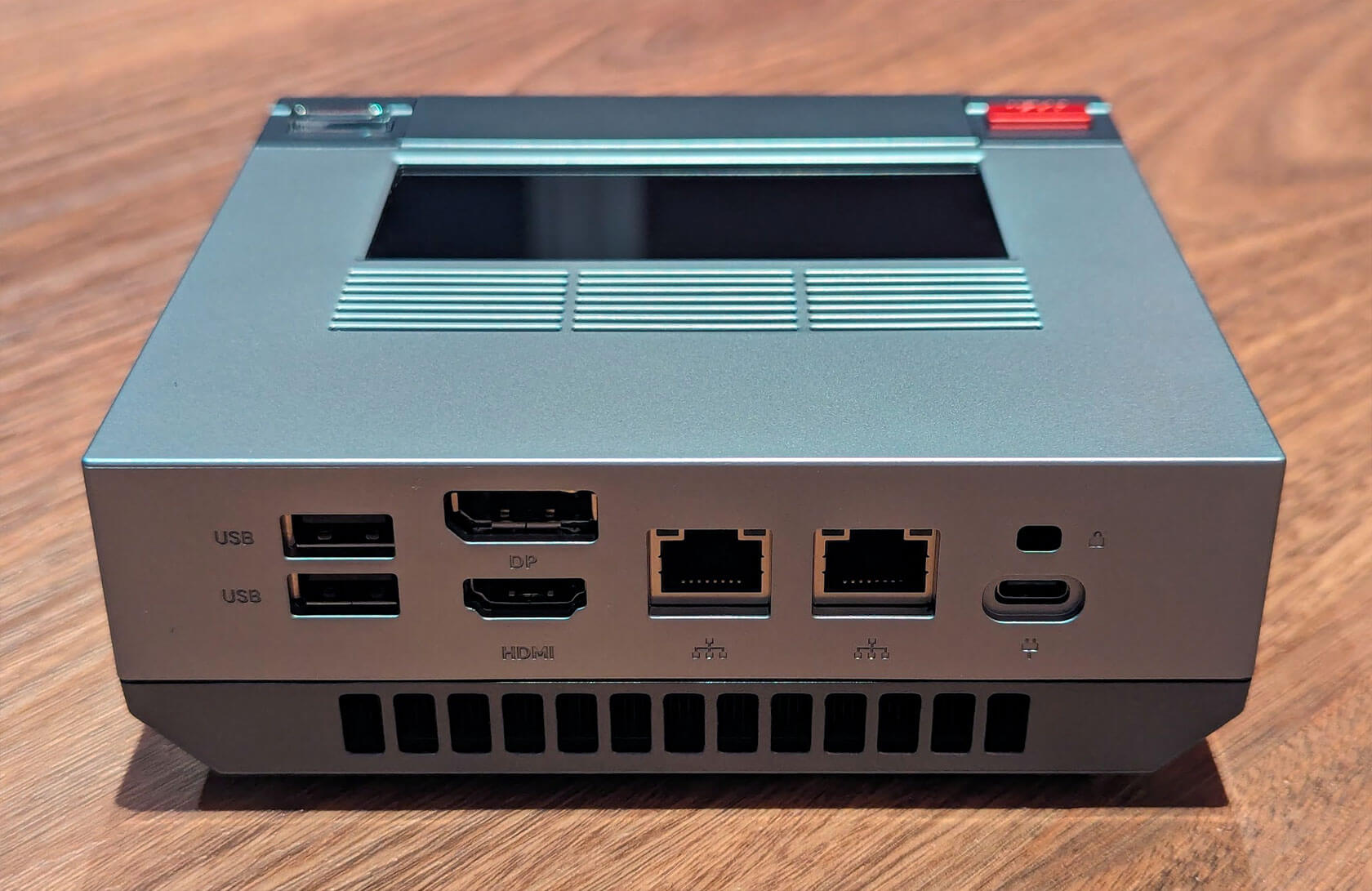 AYANEO AM02 Review: An NES-inspired Mini PC with a built-in touchscreen ...