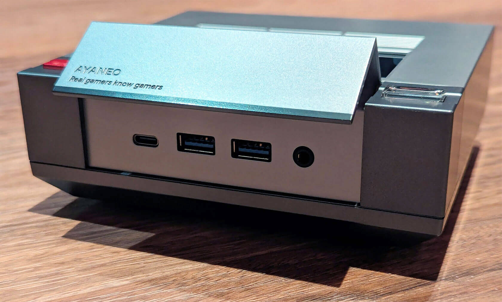 AYANEO AM02 Review: An NES-inspired Mini PC with a built-in touchscreen | Daily design ...