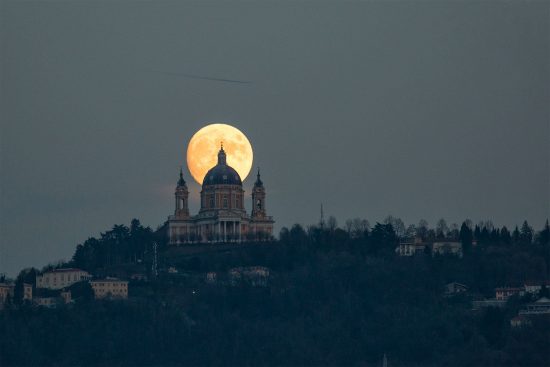 Moon Chaser: Breathtaking Photos by Valerio Minato | Daily design ...