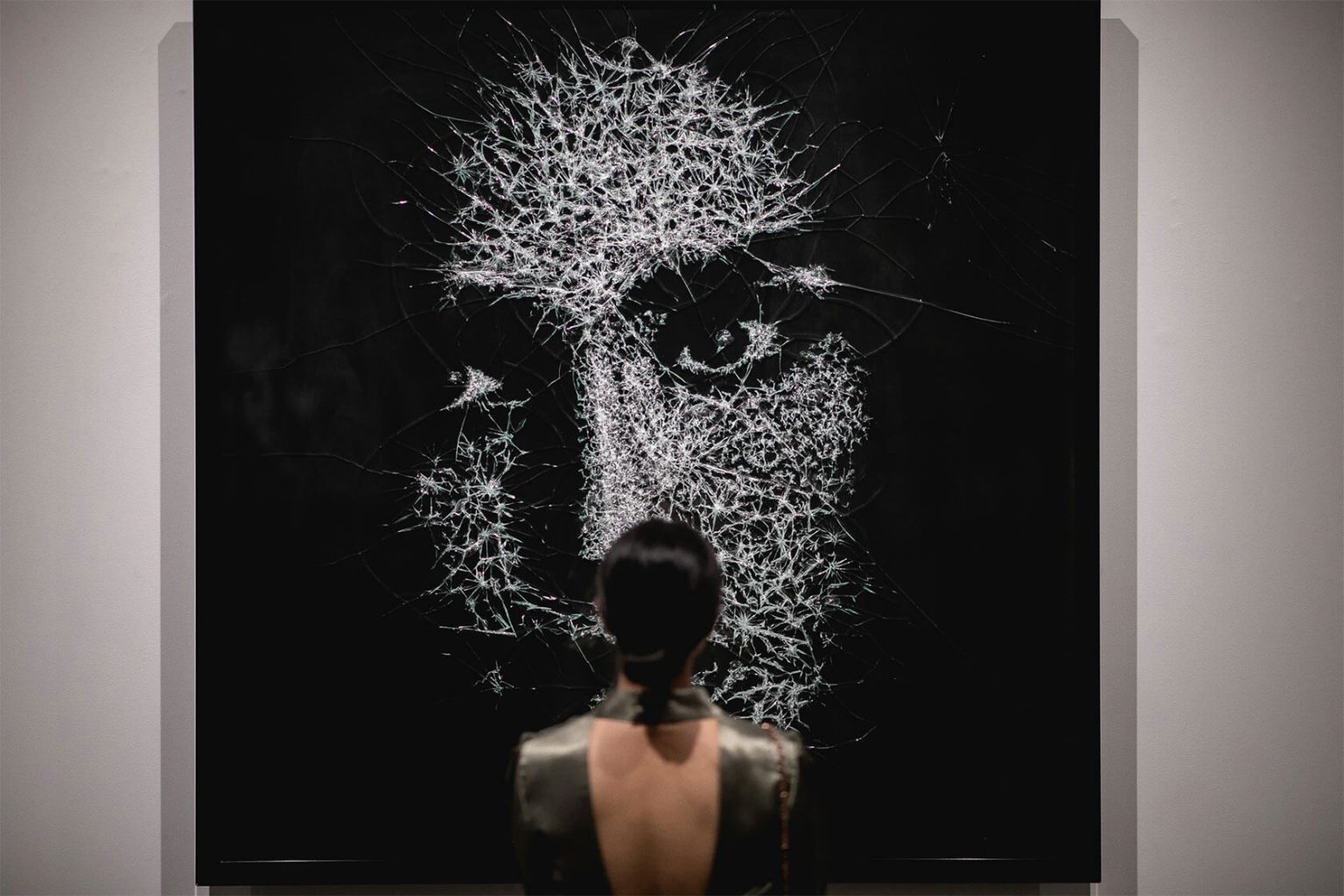 Shattering Expectations: Broken Glass Portraits by Simon Berger | Daily ...