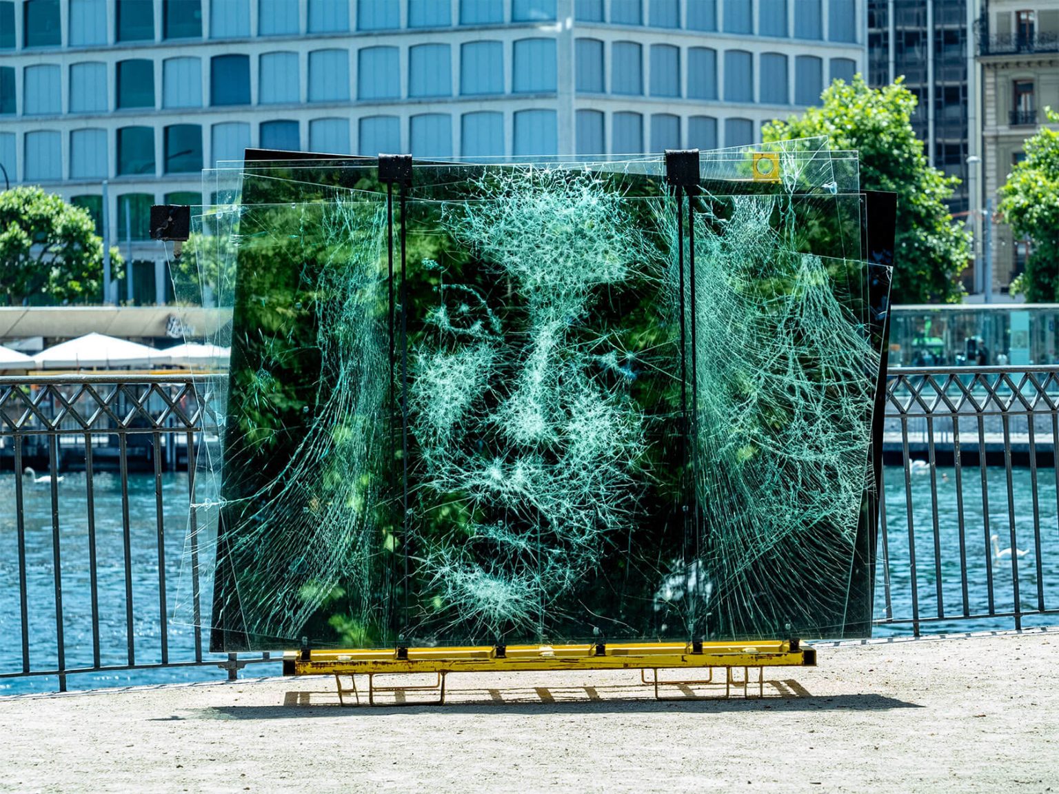 Shattering Expectations: Broken Glass Portraits by Simon Berger | Daily ...