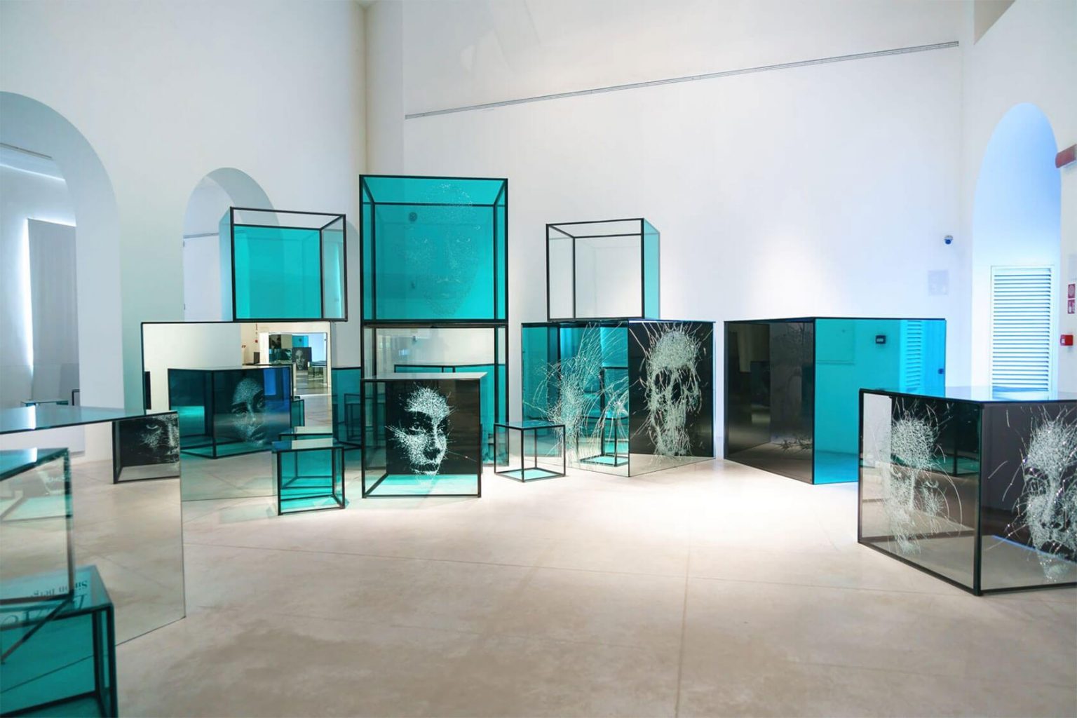 Shattering Expectations: Broken Glass Portraits by Simon Berger | Daily ...