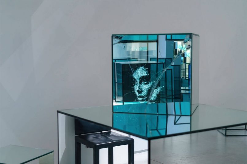 Shattering Expectations: Broken Glass Portraits by Simon Berger | Daily ...