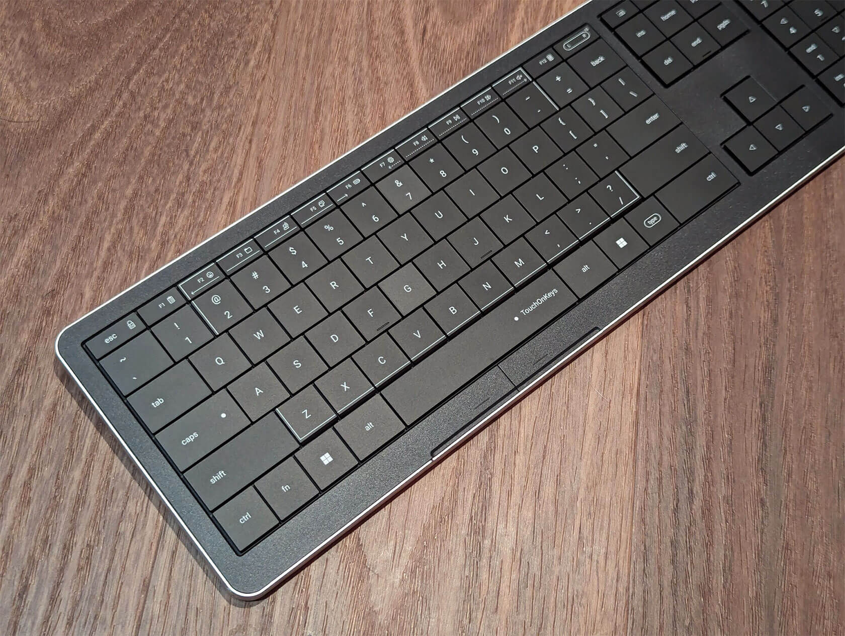 CLVX 1 Keyboard Review: A Seamless Keyboard & Touchpad Combo | Daily ...