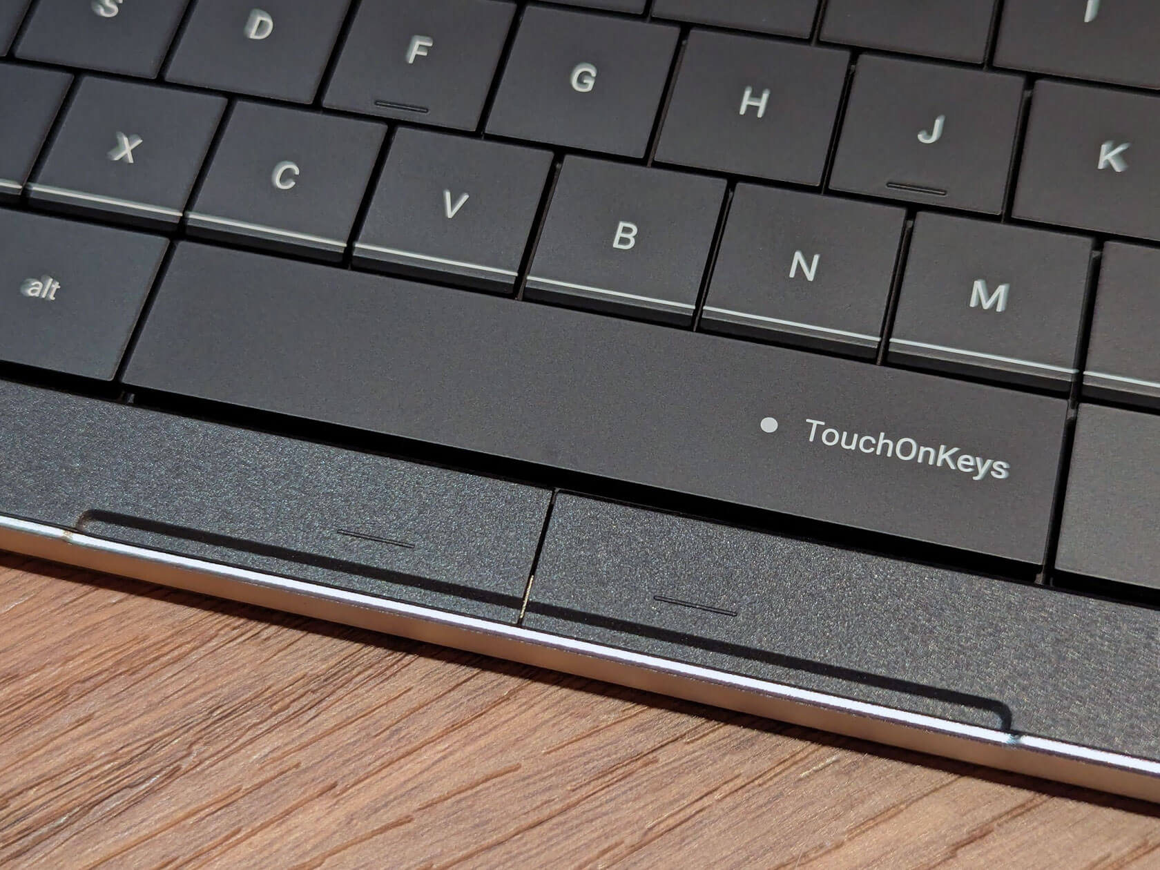 CLVX 1 Keyboard Review: A Seamless Keyboard & Touchpad Combo | Daily ...