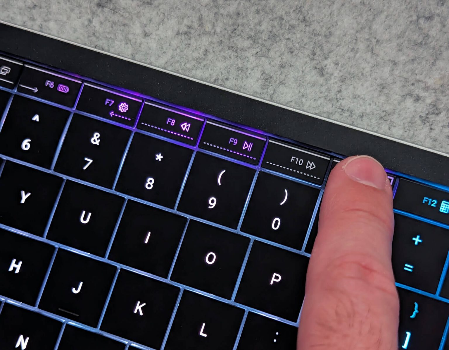 CLVX 1 Keyboard Review: A Seamless Keyboard & Touchpad Combo | Daily ...