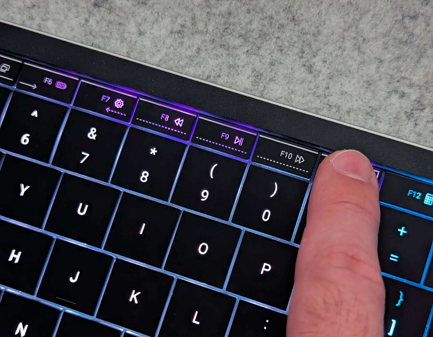 CLVX 1 Keyboard Review: A Seamless Keyboard & Touchpad Combo | Daily ...