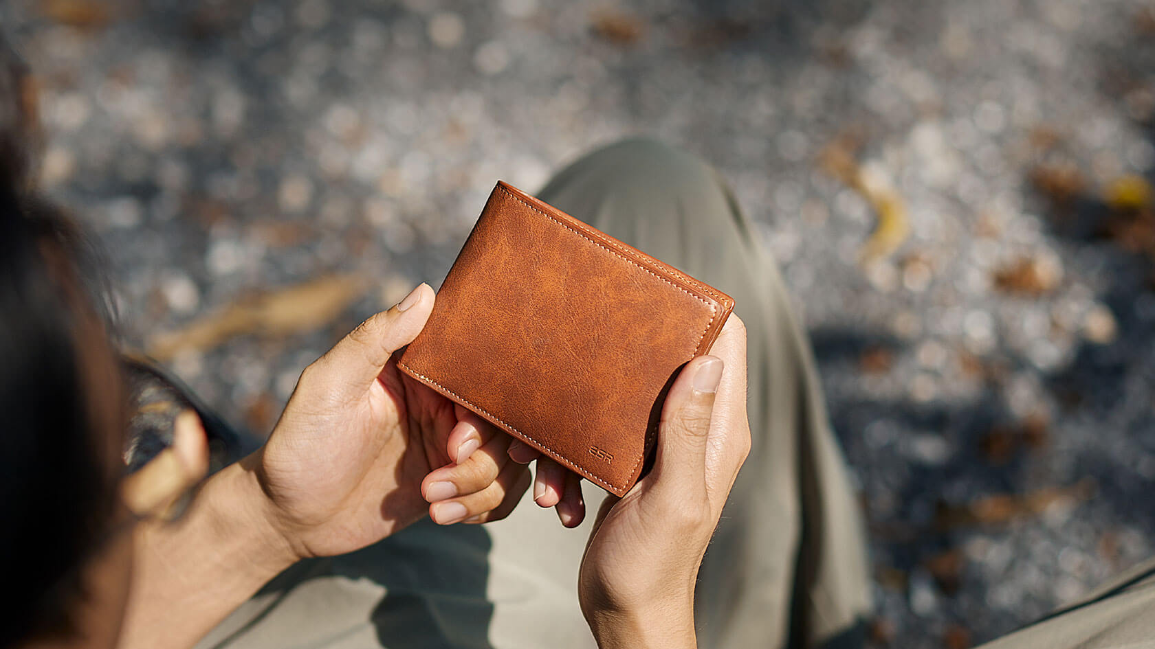ESR Launches the World's First Smart Wallet with Built-in Find My ...