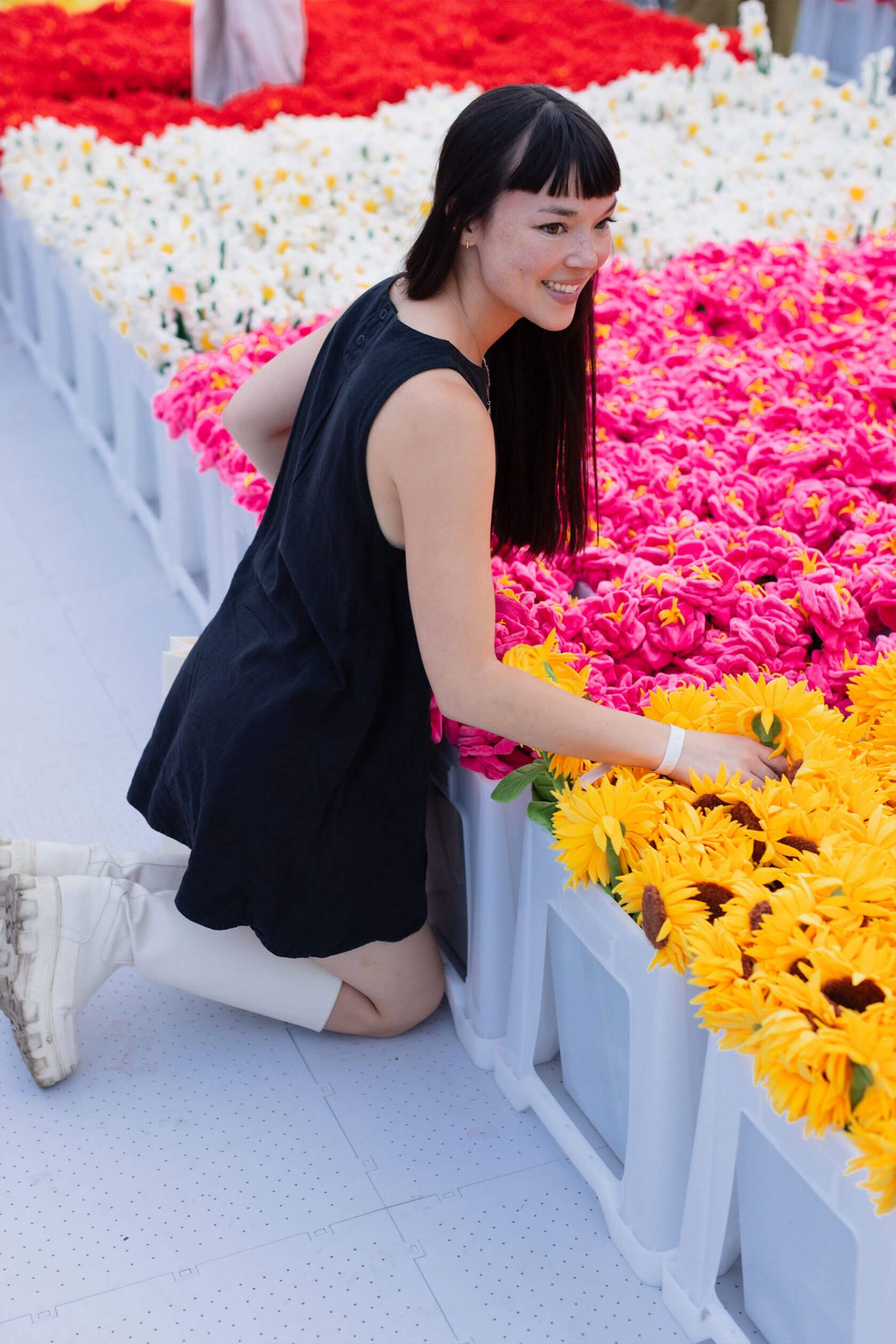 In Full Bloom: Cj Hendry's Immersive Flower Market Exhibition | Daily ...