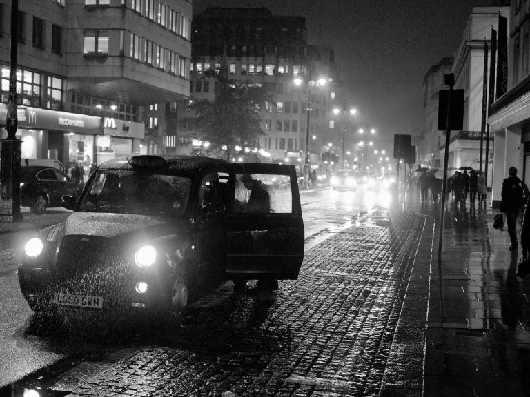 Monochrome Moments: Striking Street Photography by Linda Wisdom | Daily ...