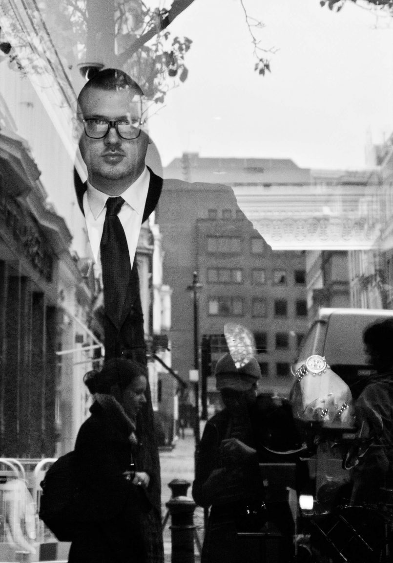 Monochrome Moments: Striking Street Photography by Linda Wisdom | Daily ...