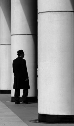 Monochrome Moments: Striking Street Photography by Linda Wisdom | Daily ...