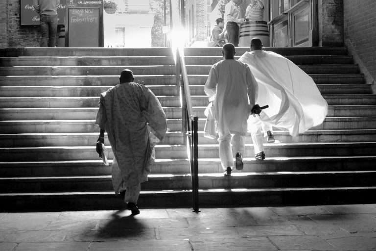 Monochrome Moments: Striking Street Photography by Linda Wisdom | Daily ...