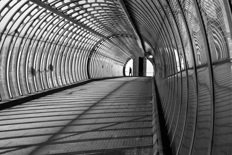 Monochrome Moments: Striking Street Photography by Linda Wisdom | Daily ...