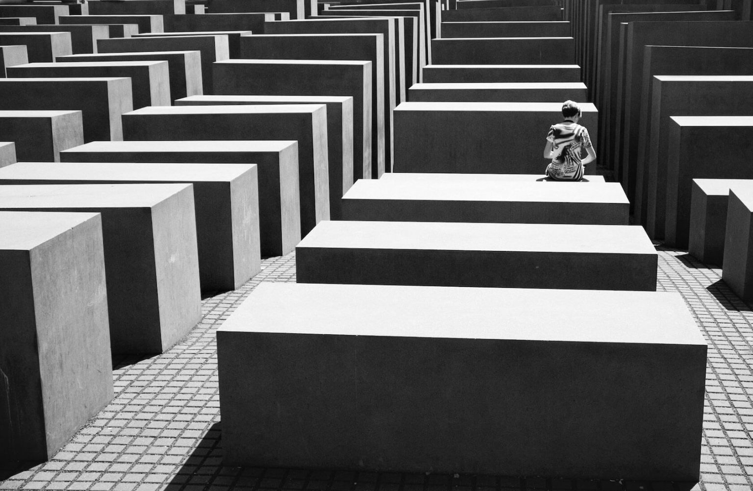 Monochrome Moments: Striking Street Photography by Linda Wisdom | Daily ...