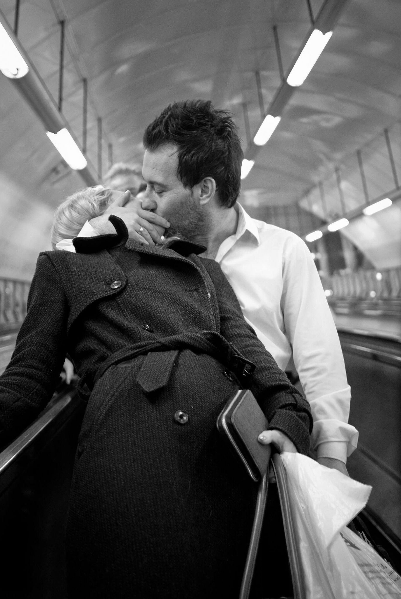 Monochrome Moments: Striking Street Photography by Linda Wisdom | Daily ...