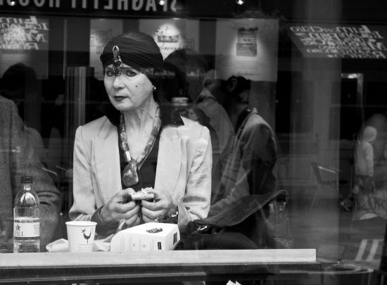 Monochrome Moments: Striking Street Photography by Linda Wisdom | Daily ...
