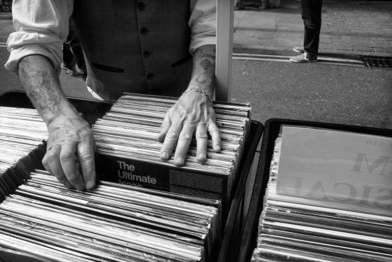 Monochrome Moments: Striking Street Photography by Linda Wisdom | Daily ...