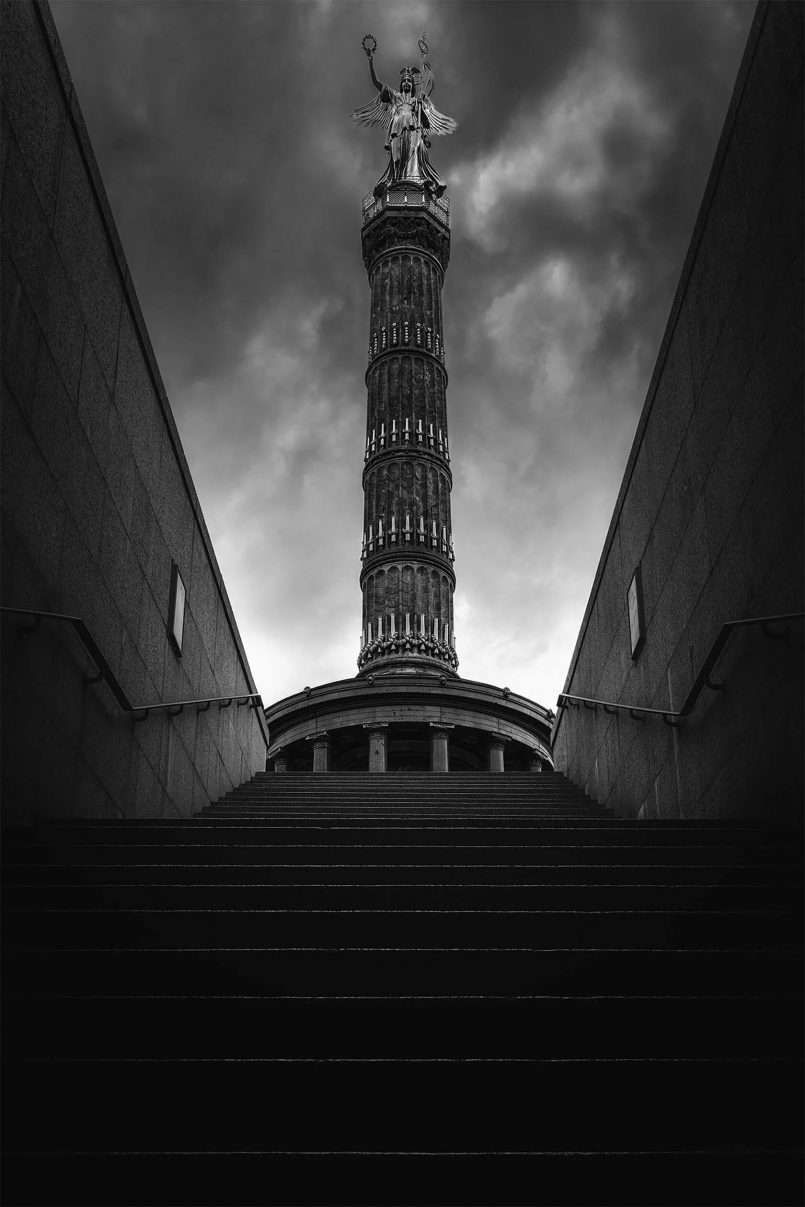 Monochrome Monuments: The Architectural Photography of Thomas de ...