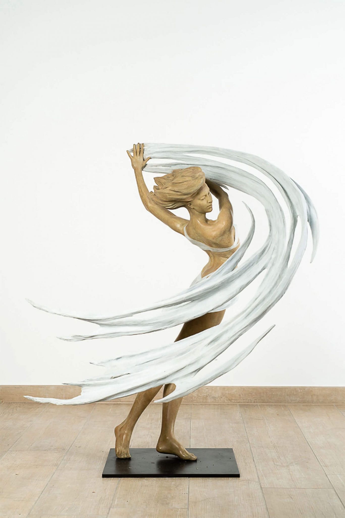 Body in Motion: Fluid Bronze Sculptures by Luo Li Rong | Daily design ...
